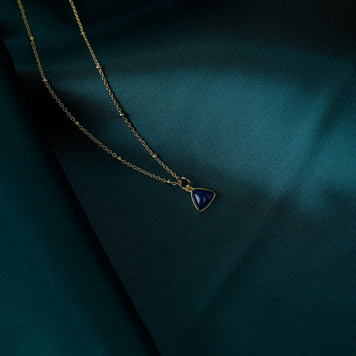 Doting Dews Ciel Pendant - Lapis Lazuli